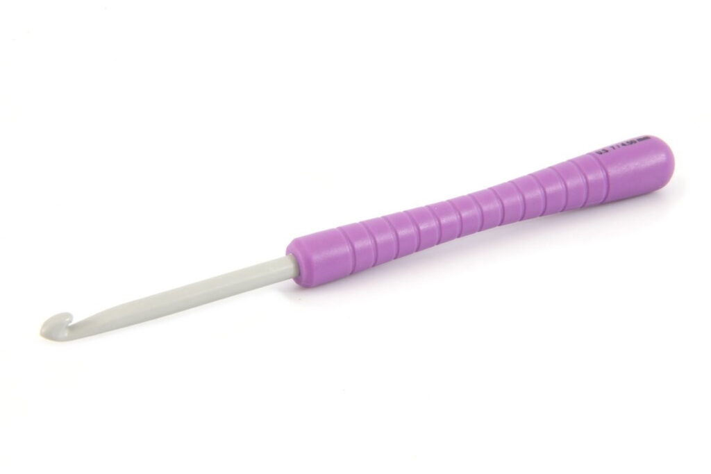 Pony Easy Grip Crochet Hook, 4.5 mm - Yarn, Learn, Your Turn!